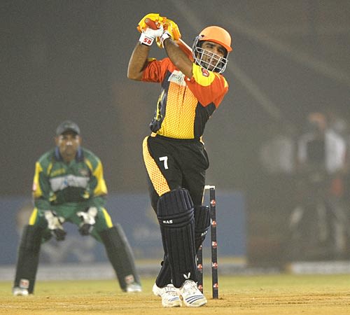 Taufeeq Umar takes the long handle | ESPNcricinfo.com