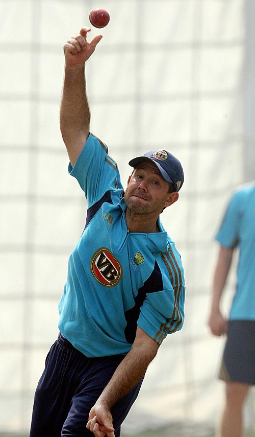 Ricky Ponting tries his hand at offspin | ESPNcricinfo.com