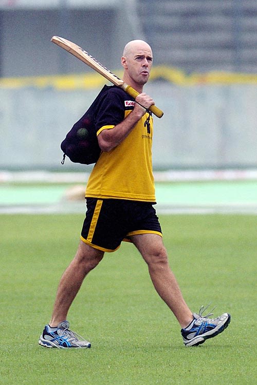 Jamie Siddons does a recce of the ground | ESPNcricinfo.com