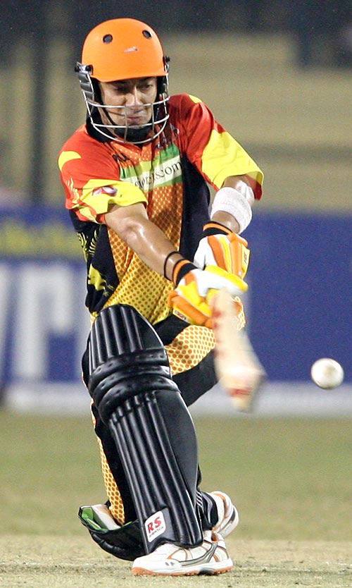 Hasan Raza attempts a sweep | ESPNcricinfo.com