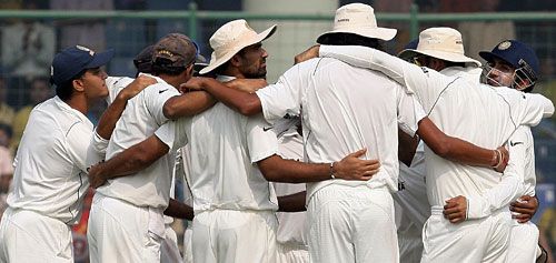 The Indian team gets into a huddle | ESPNcricinfo.com