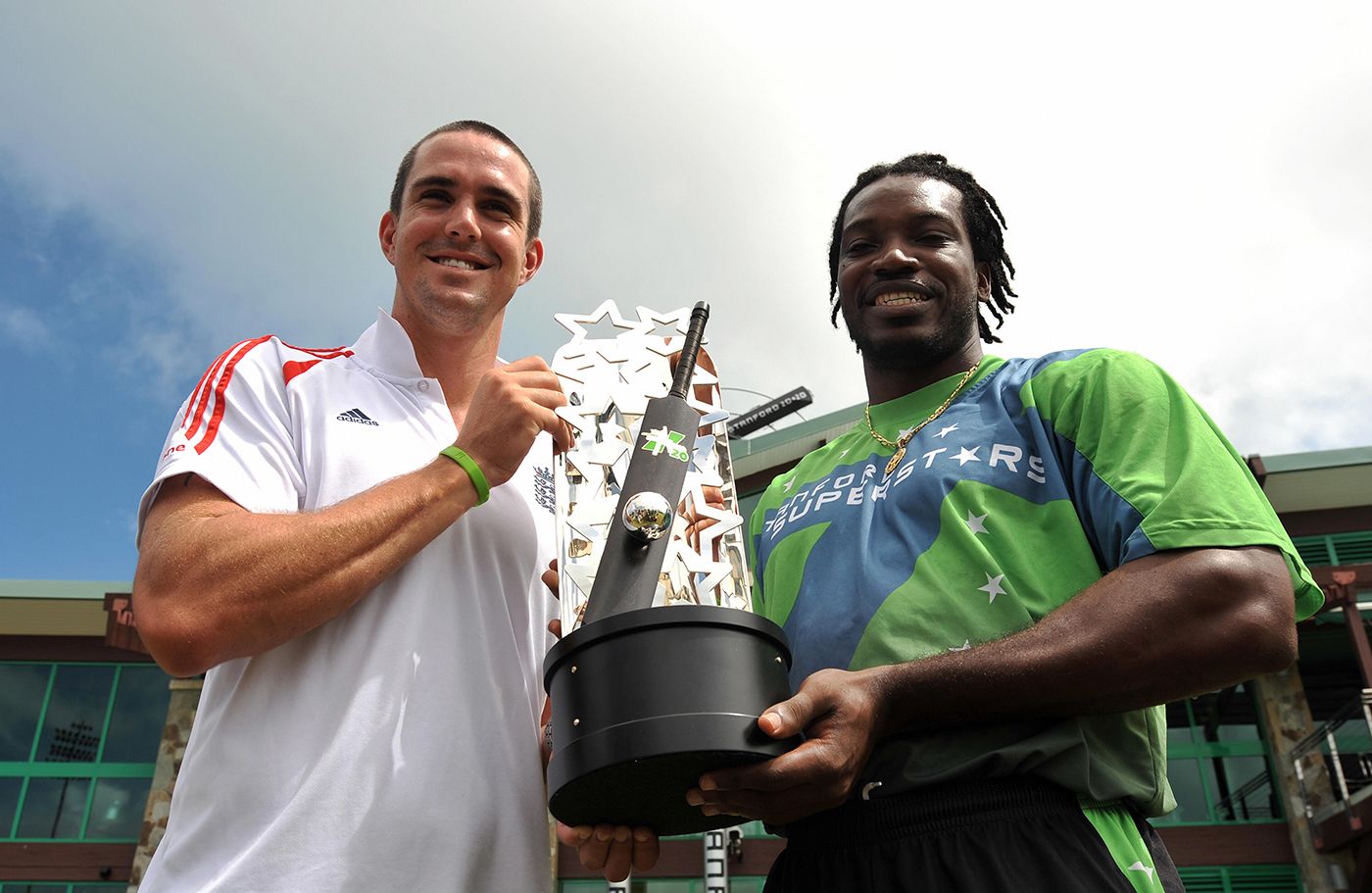 Kevin Pietersen and Chris Gayle with the Stanford 20/20 for 20 trophy ...