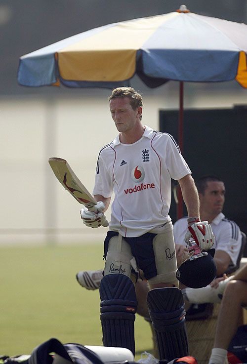 Paul Collingwood gets ready to bat in the nets | ESPNcricinfo.com