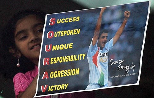 Sourav Ganguly's daughter holds up a poster | ESPNcricinfo.com
