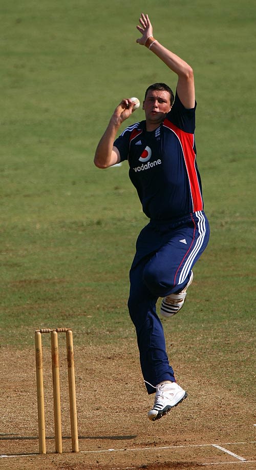 Steve Harmison steams in | ESPNcricinfo.com