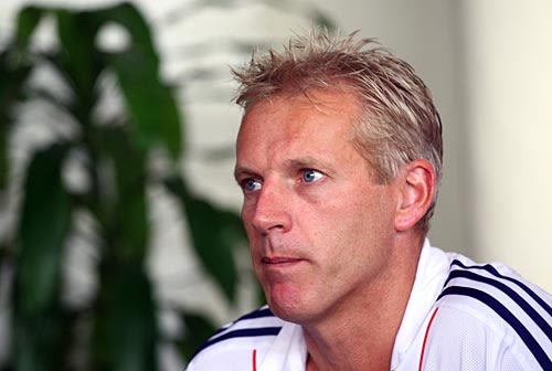 Peter Moores at a press conference | ESPNcricinfo.com