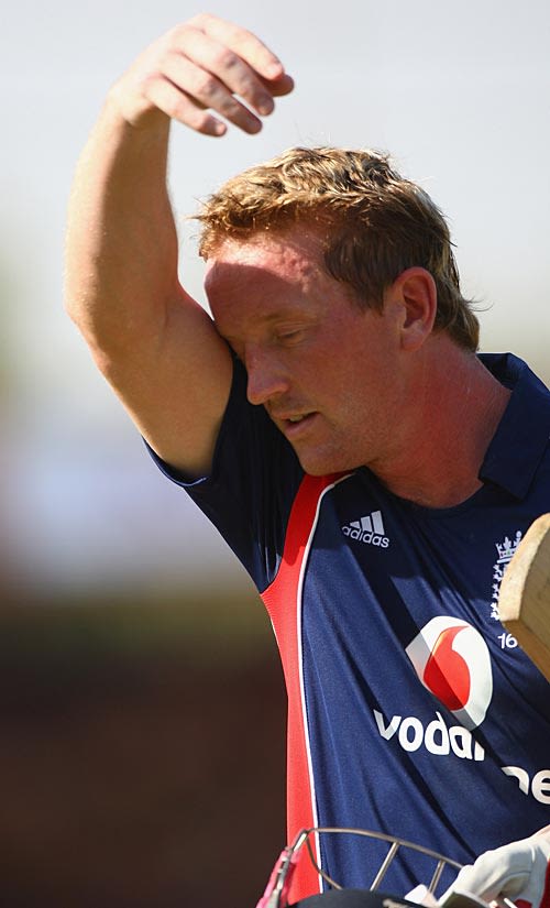 Paul Collingwood makes his way back to the pavilion | ESPNcricinfo.com