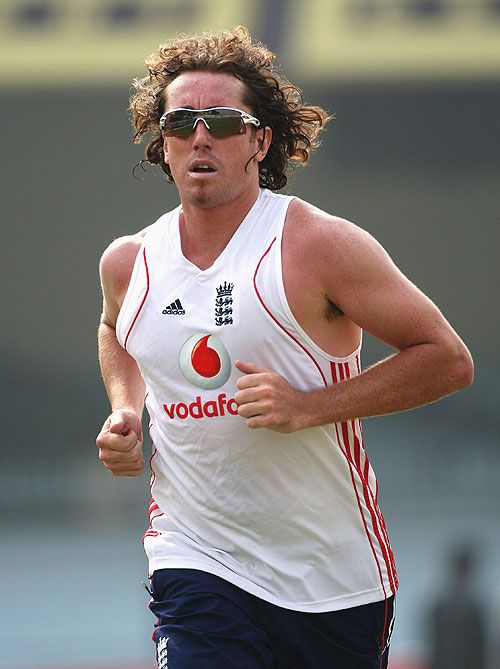 Ryan Sidebottom jogs during practice ahead of the third ODI against ...