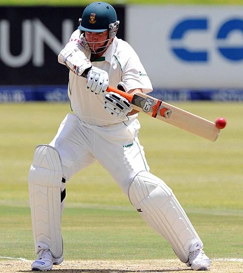 Graeme Smith keeps his eye on the ball while cutting | ESPNcricinfo.com