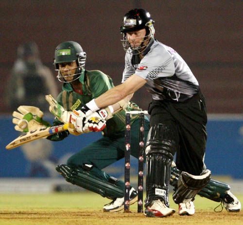 Lance Klusener attempts the sweep | ESPNcricinfo.com