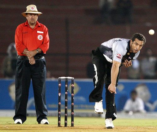 Andre Adams sends down a delivery | ESPNcricinfo.com