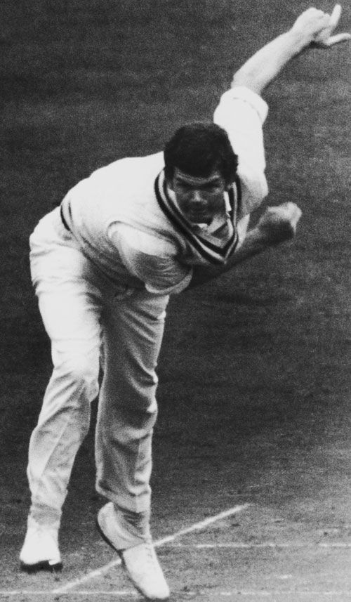 Bob Cottam bowls against Surrey | ESPNcricinfo.com