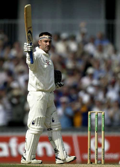 Graham Thorpe acknowledges the applause for his hundred | ESPNcricinfo.com