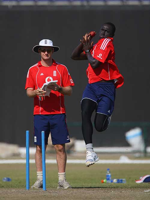 Kevin Shine watches Robbie Joseph deliver | ESPNcricinfo.com