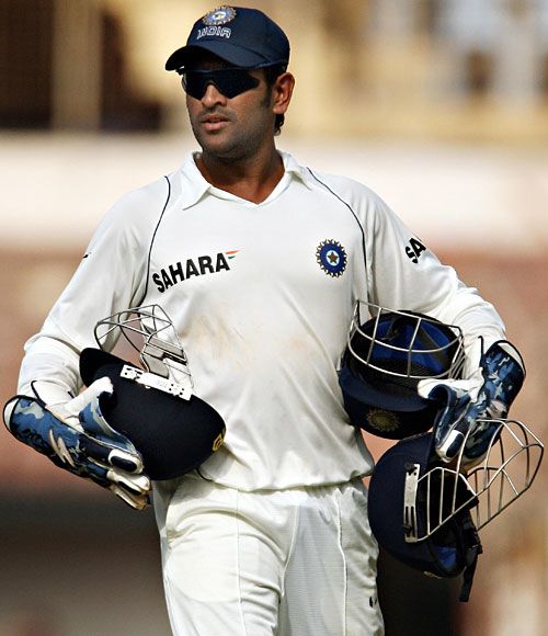 Mahendra Singh Dhoni has a tough day at the office | ESPNcricinfo.com