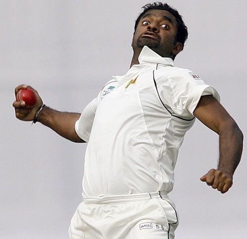 Muttiah Muralitharan bowls | ESPNcricinfo.com
