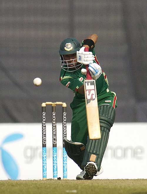 Raqibul Hasan propped up Bangladesh with an unbeaten 43 | ESPNcricinfo.com