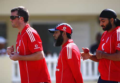 Sussex release Mushtaq for England role | ESPNcricinfo