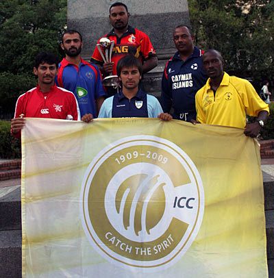 The captains with the ICC Centenary Flag | ESPNcricinfo.com