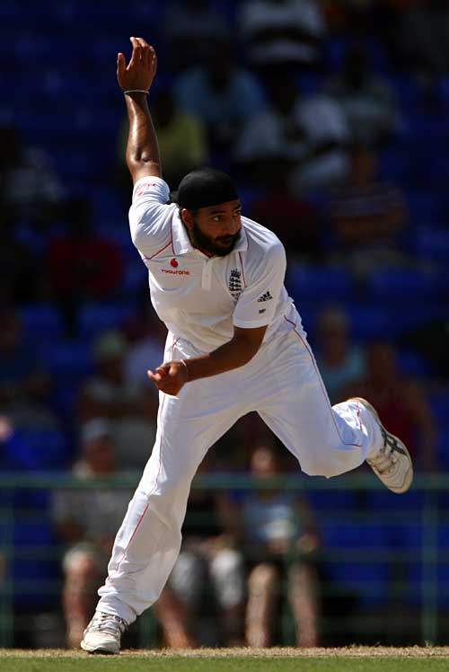 Monty Panesar picked up an early wicket in his bid to retain a Test ...