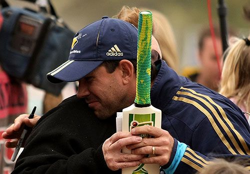 Ricky Ponting presents a bat to a bushfire victim in Whittlesea ...
