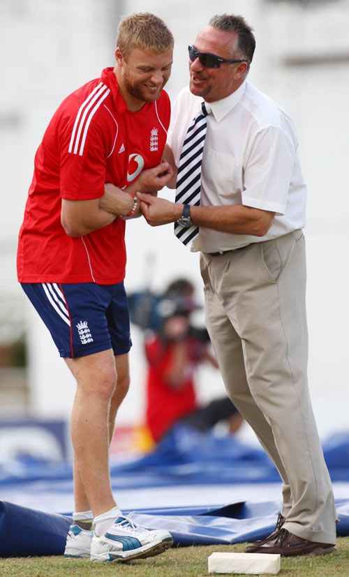 Andrew Flintoff, under an injury cloud, jokes with Ian Botham ...