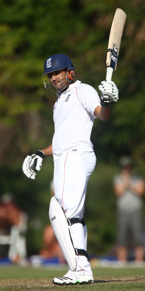 Ravi Bopara acknowledges the crowd on reaching his hundred ...