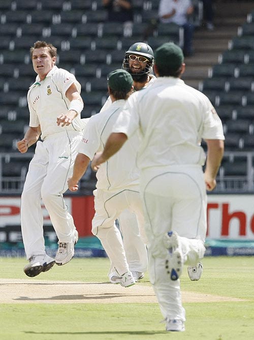 Dale Steyn celebrates Phillip Hughes' wicket | ESPNcricinfo.com