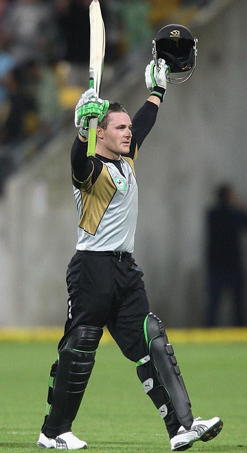 Brendon McCullum celebrates his half-century | ESPNcricinfo.com