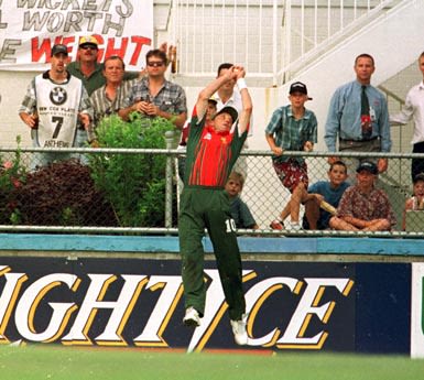 Allan Donald takes a catch on the boundary | ESPNcricinfo.com