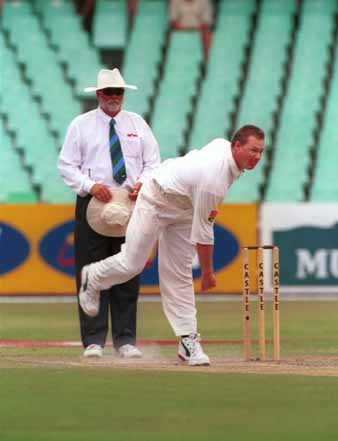 Lance Klusener bowling at the Sri Lankans | ESPNcricinfo.com