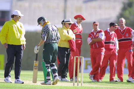 Umpires and players await run out mix-up decision | ESPNcricinfo.com