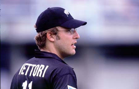 Vettori looks on from the boundary | ESPNcricinfo.com