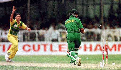 Damien Fleming clean bowls Gary Kirsten | ESPNcricinfo.com