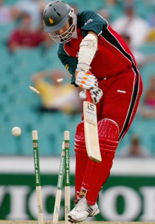 Zimbabwe soon sink to 17 for 5, as Mark Vermeulen is cleaned up by Brad ...