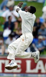 Fidel Edwards bowling | ESPNcricinfo.com