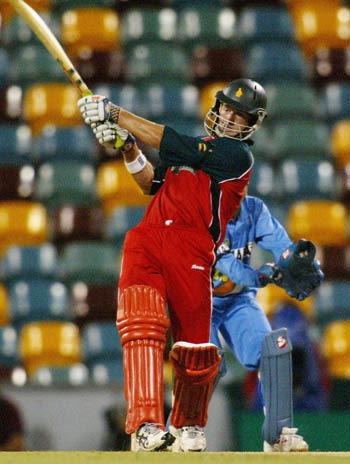 Sean Ervine gave the ball an almighty thump at the death | ESPNcricinfo.com