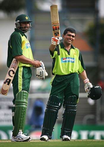 Kamran Akmal celebrates his maiden one-day hundred | ESPNcricinfo.com