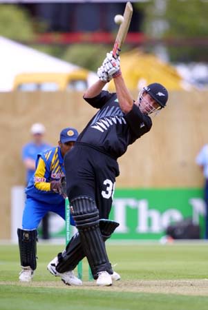 Oram lofts a ball from Dharmasena over long on for six | ESPNcricinfo.com