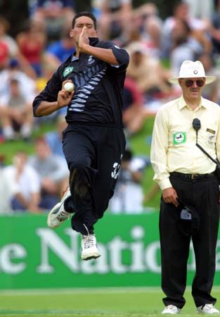 Tuffey delivers while umpire Watkin looks on | ESPNcricinfo.com