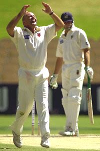 Peter McIntyre shows his dissapointment, South Australia v Victoria ...