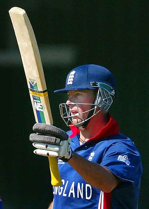 England opener Marcus Trescothick acknowledges his half century ...