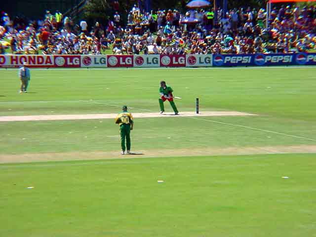 Hitesh Modi facing Langeveldt | ESPNcricinfo.com