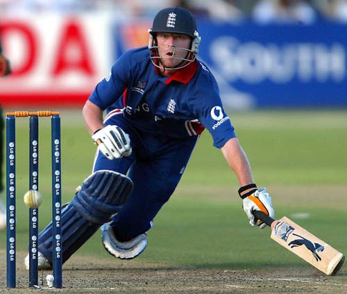 Paul Collingwood dives back in beating the throw | ESPNcricinfo.com