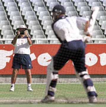 Bobby Simpson videos the Lancashire players | ESPNcricinfo.com