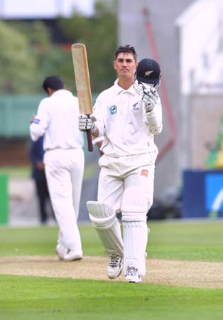 Sinclair raises his bat to celebrate his third Test century ...