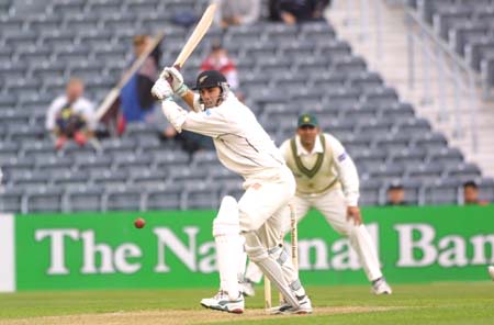Sinclair shoulders arms to a ball outside off stump | ESPNcricinfo.com