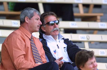 Hadlee and Trist talk in the stands | ESPNcricinfo.com