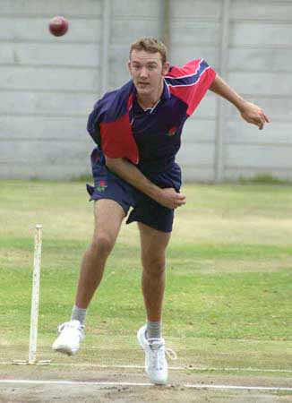 Chris Schofield in the nets before the game v Boland | ESPNcricinfo.com