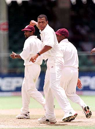 Mervyn Dillon has Kallis out for 11 | ESPNcricinfo.com